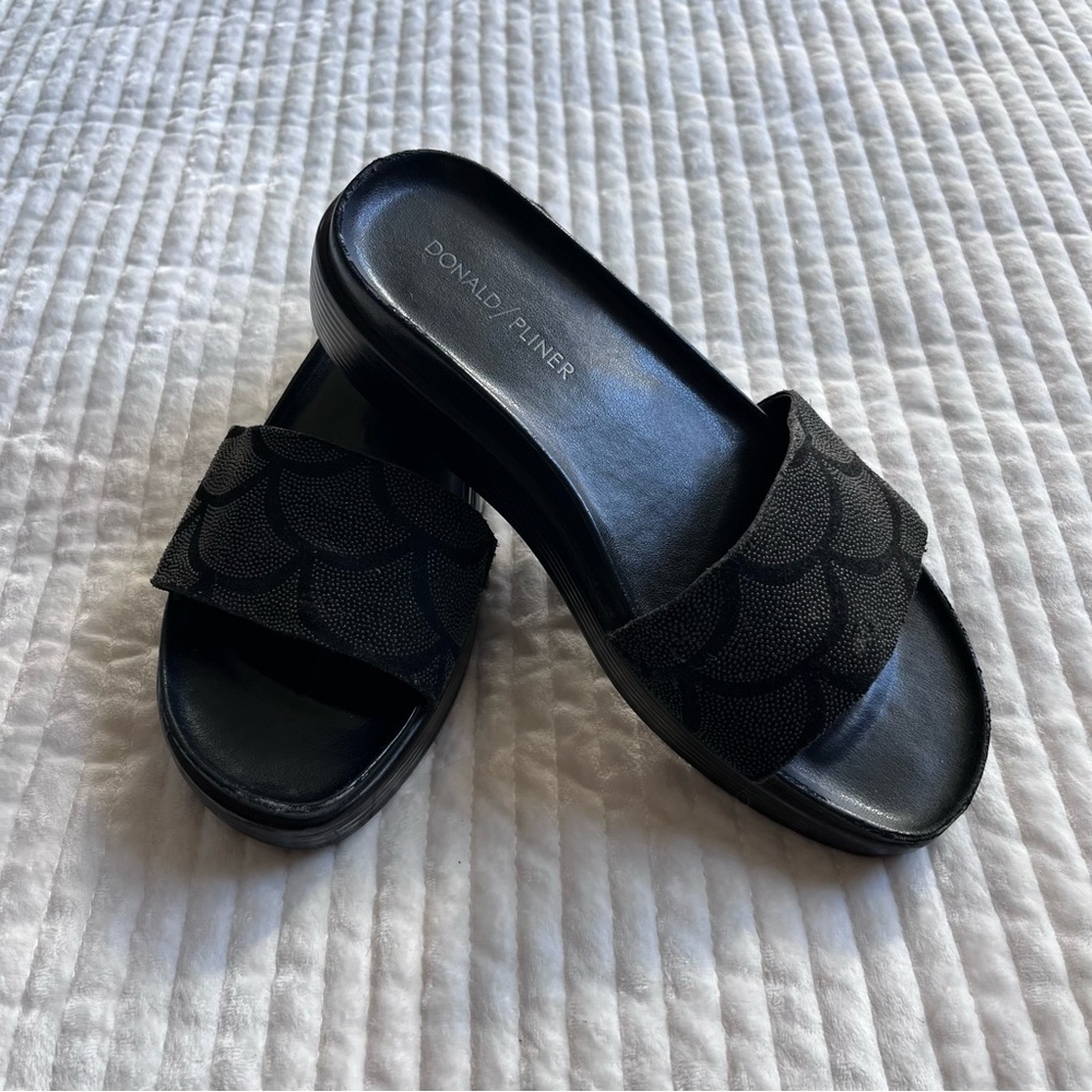 Luxury Black Leather Platform Sandals / Slides Size 6… - Gem